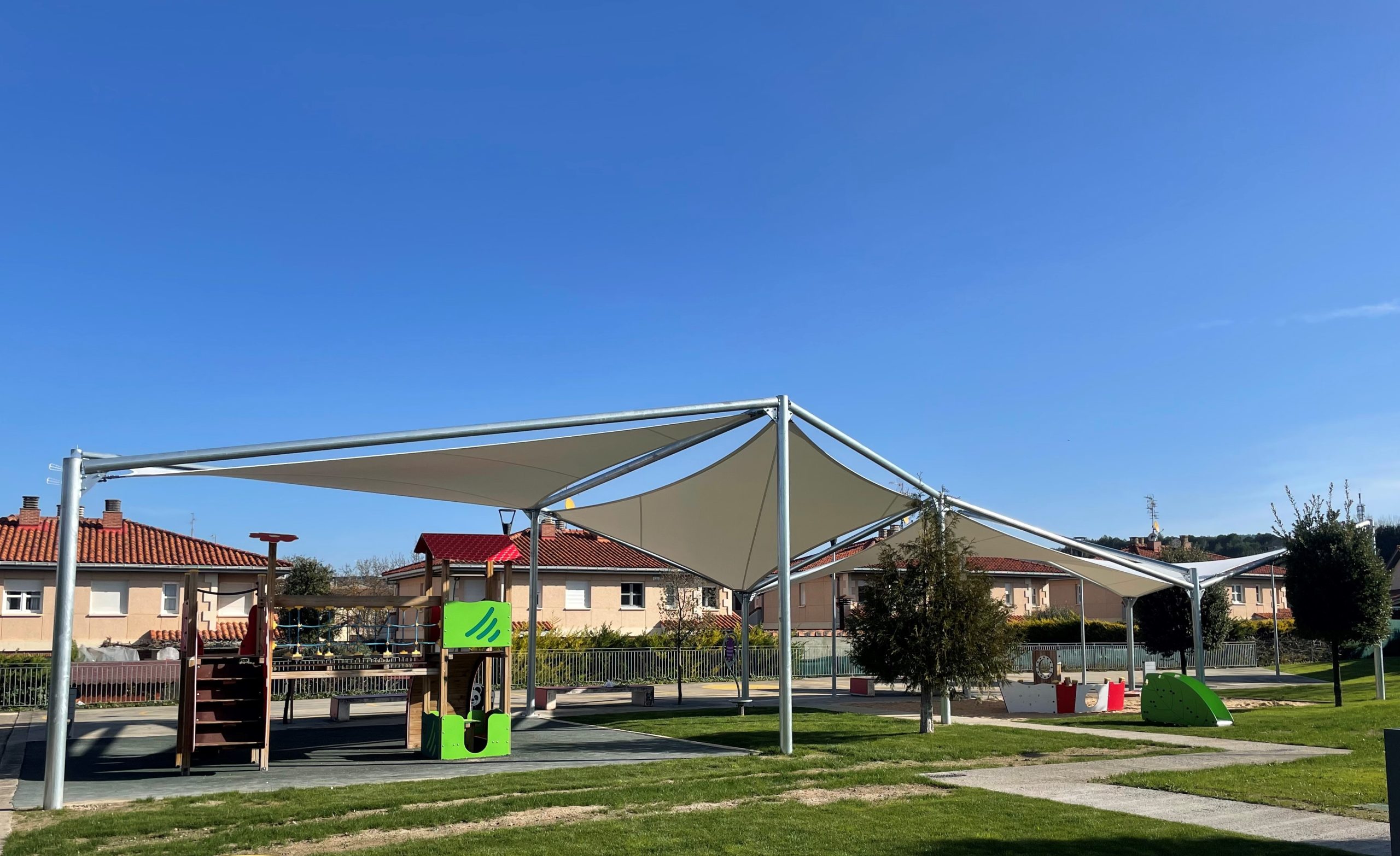 Plaza Cooperantes y Skatepark – Arquitectura Textil
